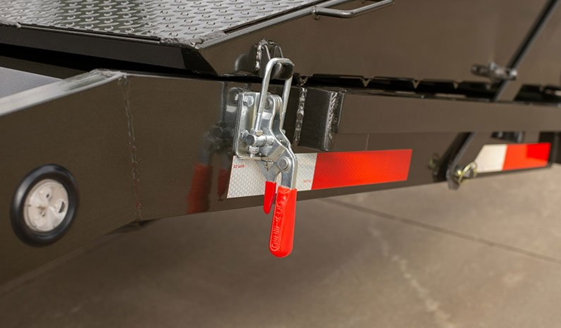 New 2025 MAXXD 102x24 Maxxd DOX 16K Deckover / 8K Axles / 4ft Dovetail ...