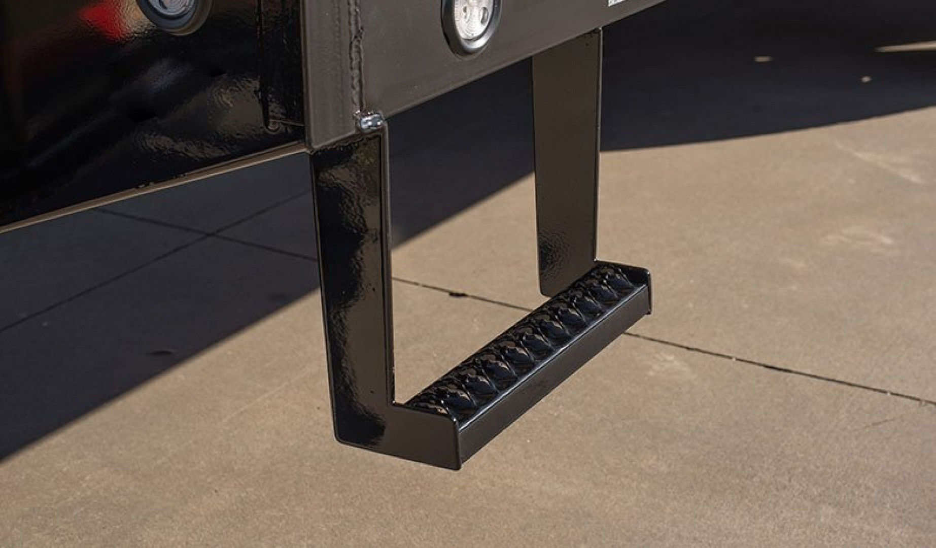 New 2025 MAXXD 102x24 Maxxd DOX 16K Deckover / 8K Axles / 4ft Dovetail ...