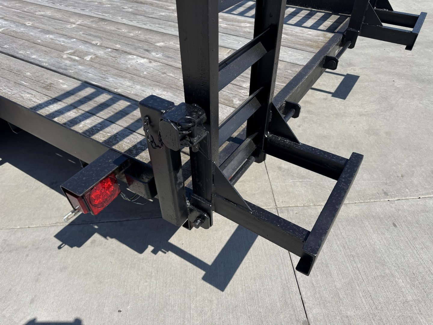 Used 1998 Road King 18 ft Flatbed Trailer for sale in Bismarck, ND