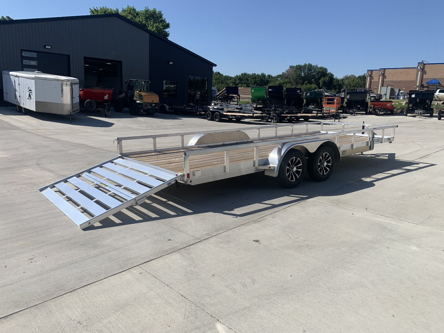New NEW 2026 H&H 82"x20' Aluminum 2-3500lb axles=7K Railside Utility ...
