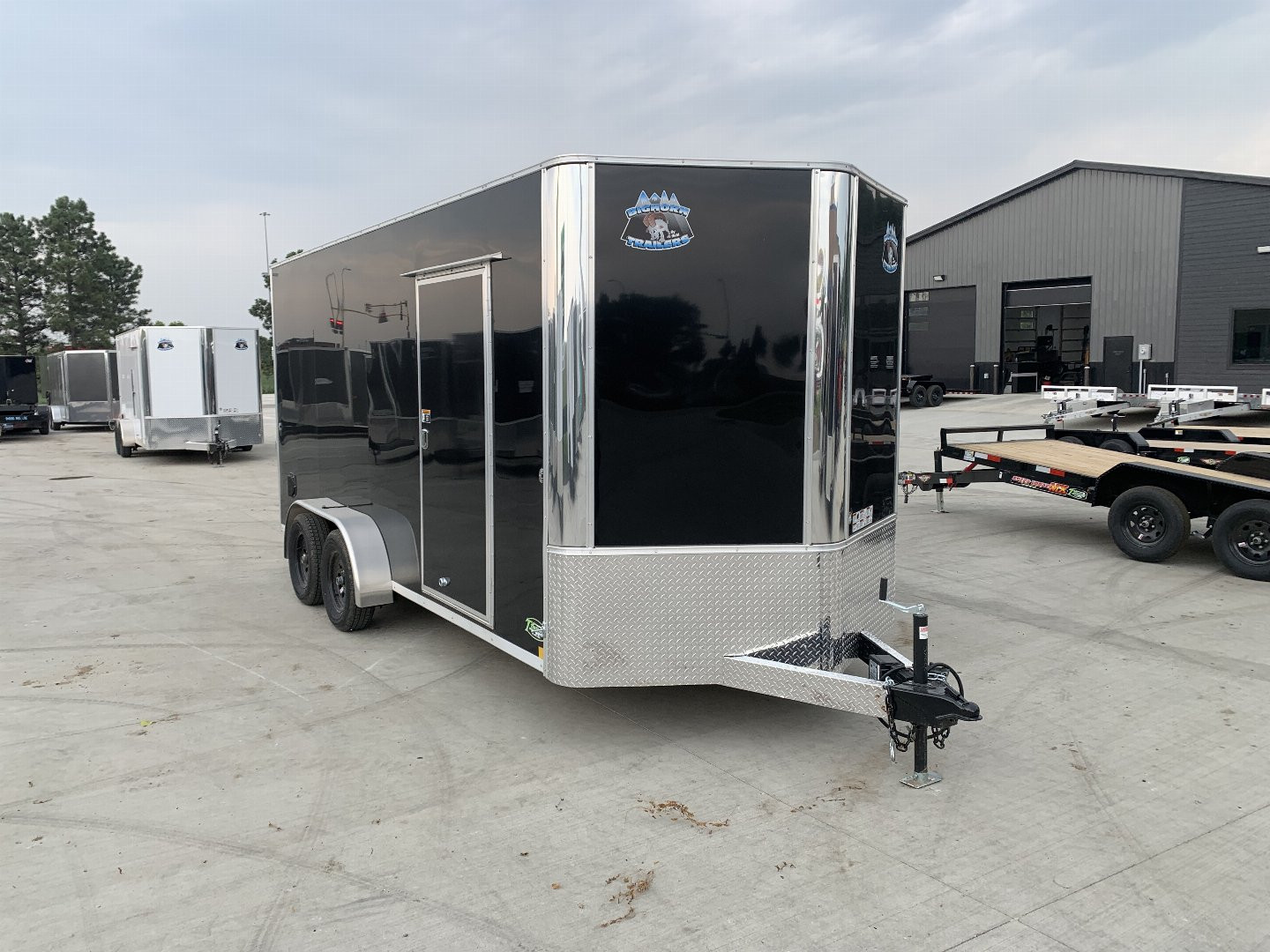 New LOWEST PRICES New 2025 Bighorn R&M 7x16 + 2’V Nose UTV 7' TALL Rear ...