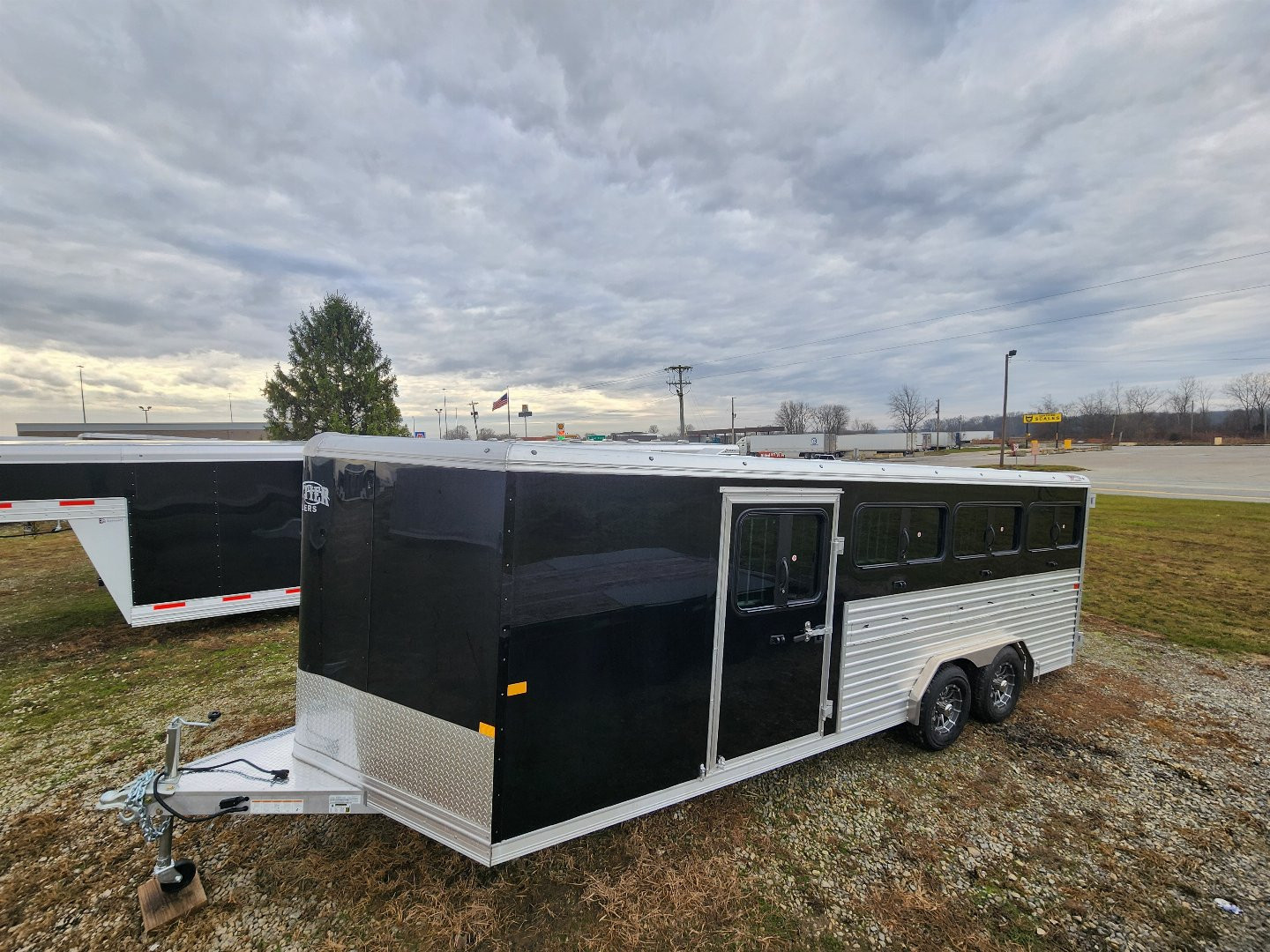 New 2025 Frontier Low Pro 8 x20 DDFW 8 Pen / Stock Combo Trailer for ...