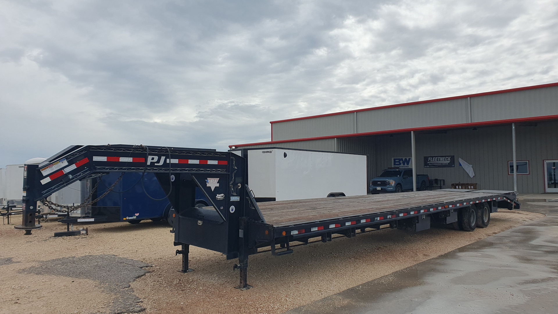 Used *USED* 2018 PJ Trailers 102''x40' LD Flatbed Trailer for sale in ...