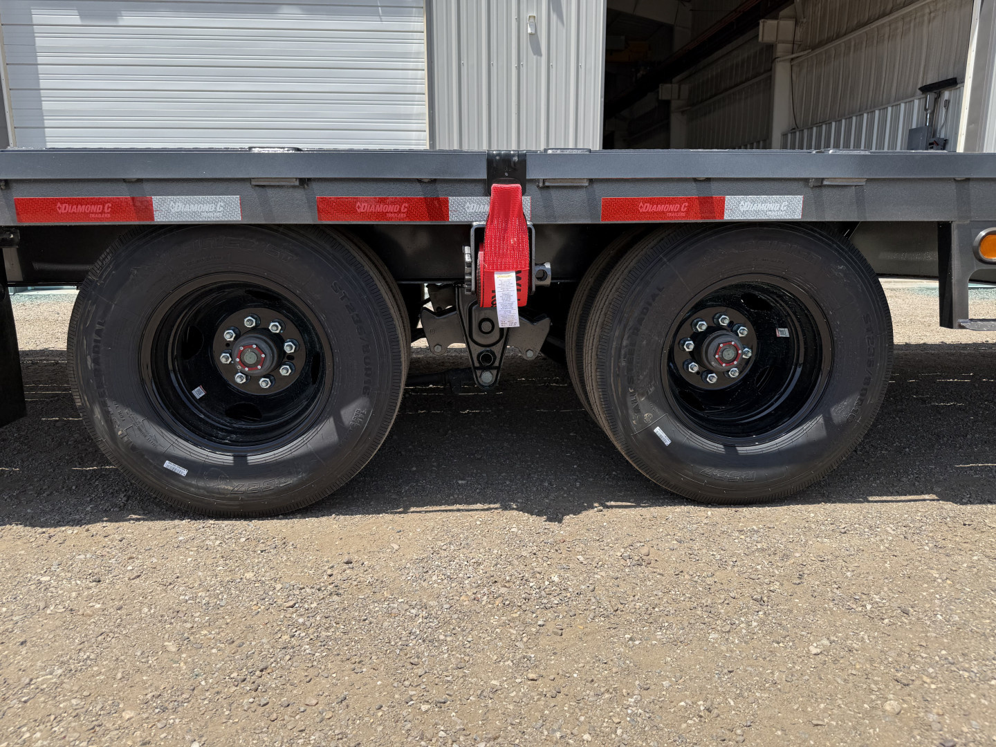 New 2025 Diamond C 102"x40' Engineered Beam FMAX210 w/ Max Ramps for ...