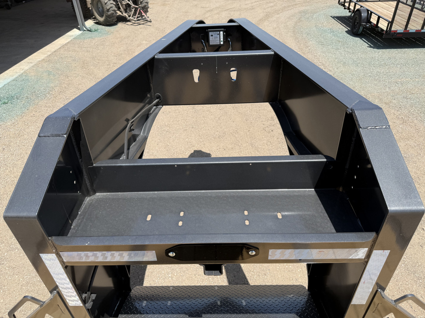 New 2025 Diamond C 102"x40' Engineered Beam FMAX210 w/ Max Ramps for ...