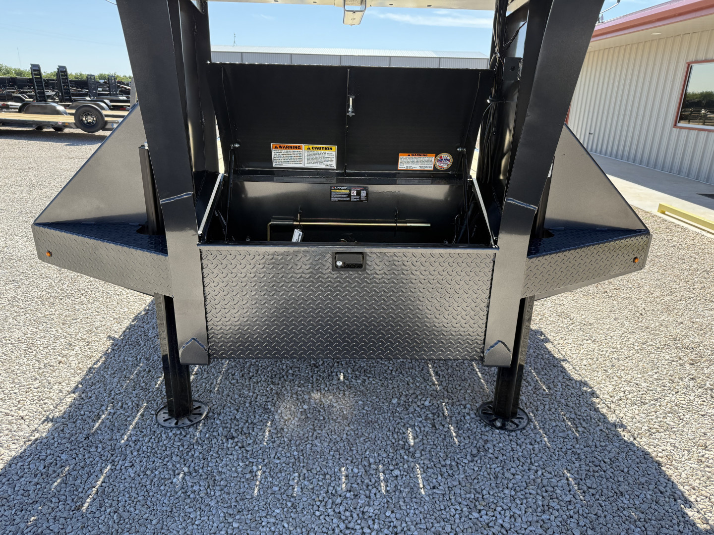 New 2025 Diamond C 102"x40' Engineered Beam FMAX216 w/ Hyd. Dovetail ...