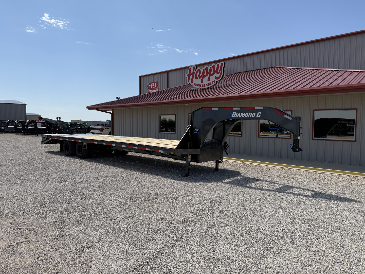 New 2025 Diamond C 102"x32' Engineered Beam FMAX210 w/ Max Ramps for ...