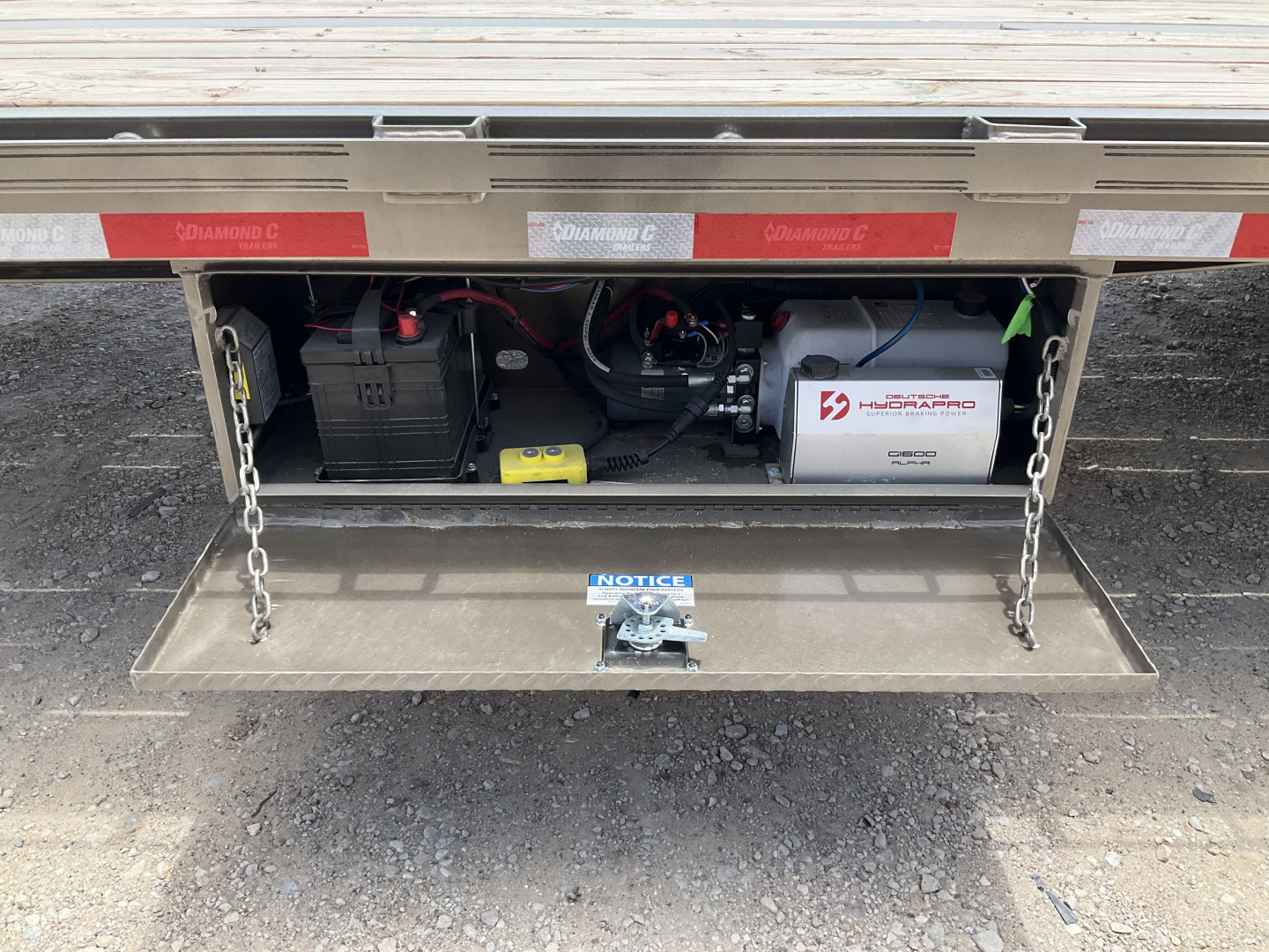 New 2025 Diamond C 102"x25' Engineered Beam FMAX212 w/ Max Ramps