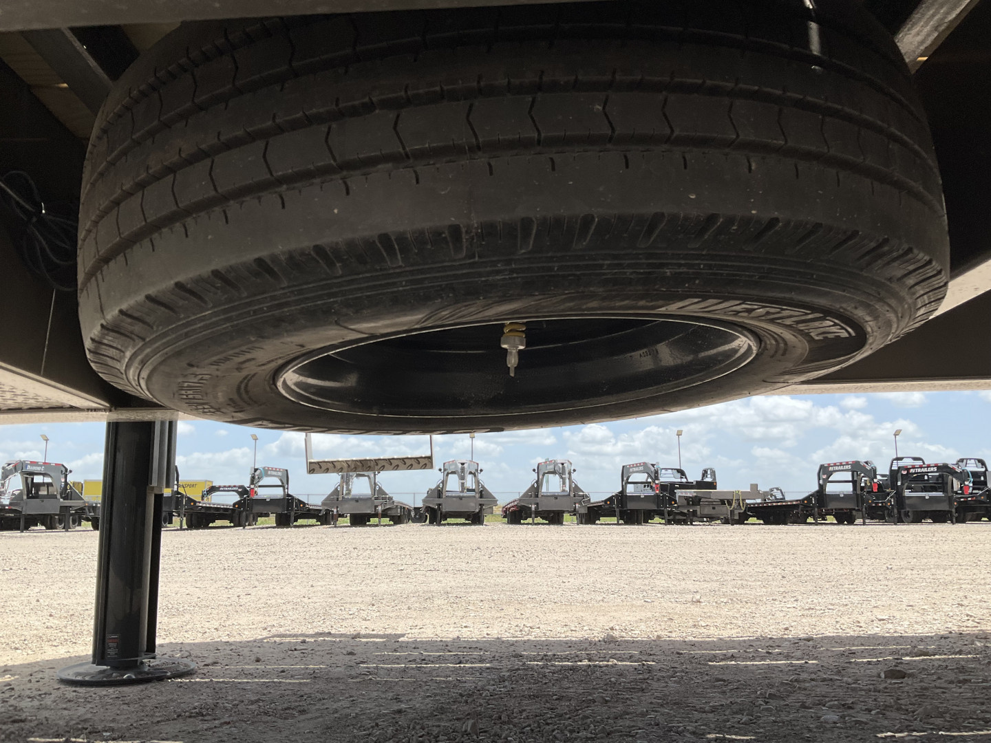 New 2025 Diamond C 102"x25' Engineered Beam FMAX212 w/ Max Ramps for ...