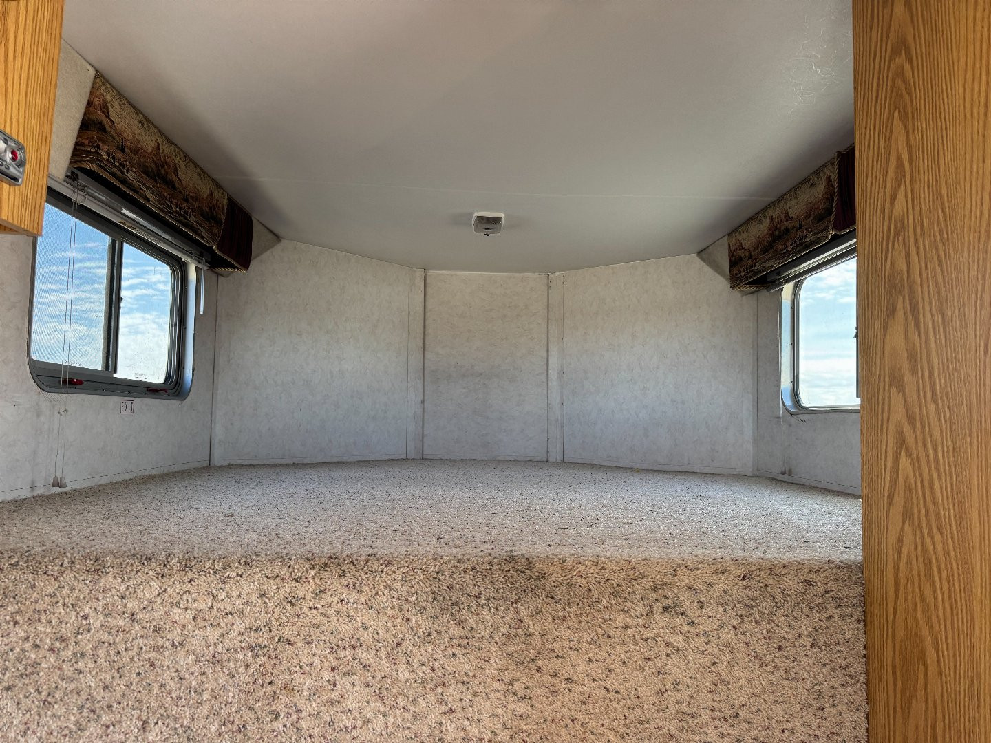 Used 2004 Logan Coach 4H LQ Horse Trailer for sale in Three Forks, MT