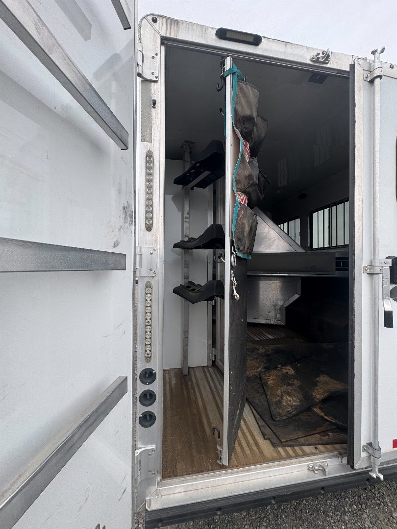 Used 2019 SMC SL838FK Horse Trailer