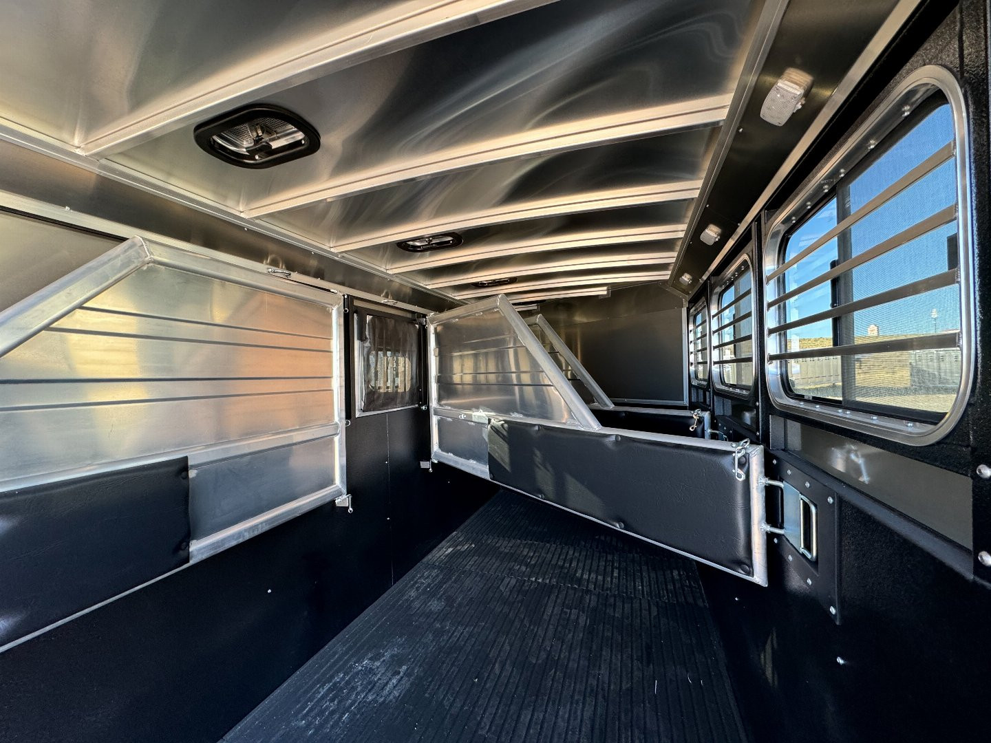 New 2025 LOGAN COACH Bullseye 4H GN Horse Trailer for sale in Three ...