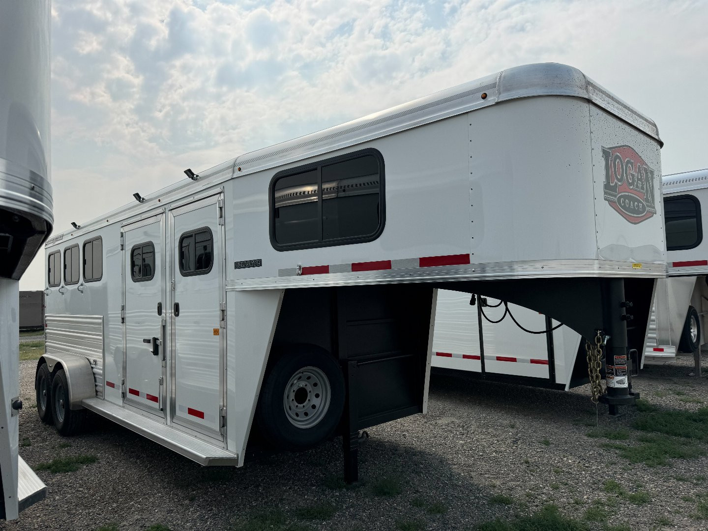 New 2024 LOGAN COACH Bullseye 3H GN Horse Trailer