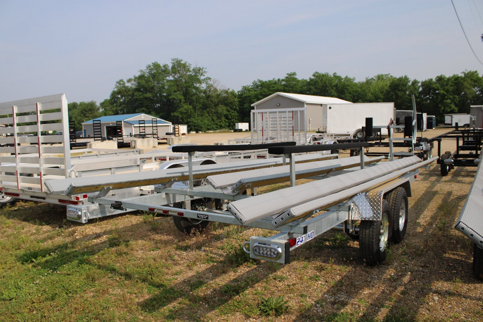 New 2025 Wolverine 24' TANDEM AXLE BUNK STYLE TRI TOON PONTOON TRAILER ...