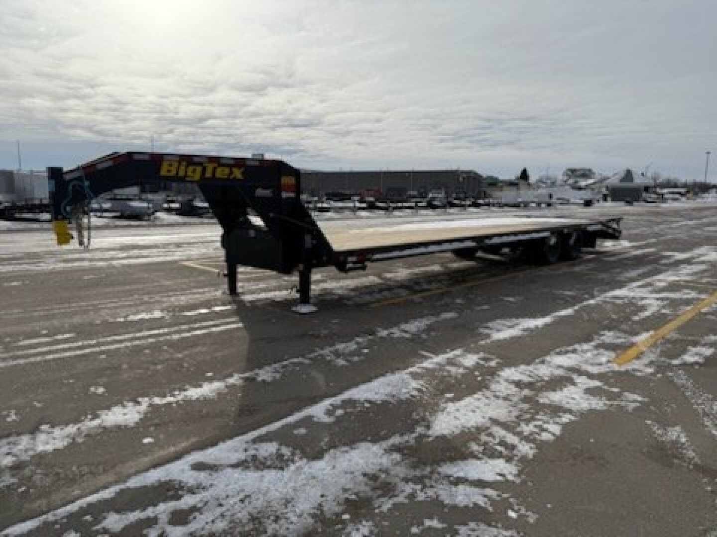 New 2025 BIG TEX TRAILERS 22GN-35D5A W/MEGA RAMPS