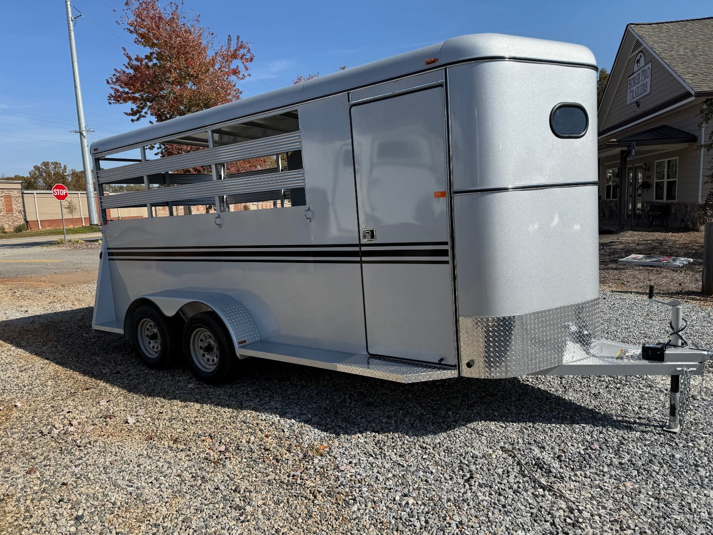 New 2025 Bee 3 Horse Slant Load BP Horse Trailer