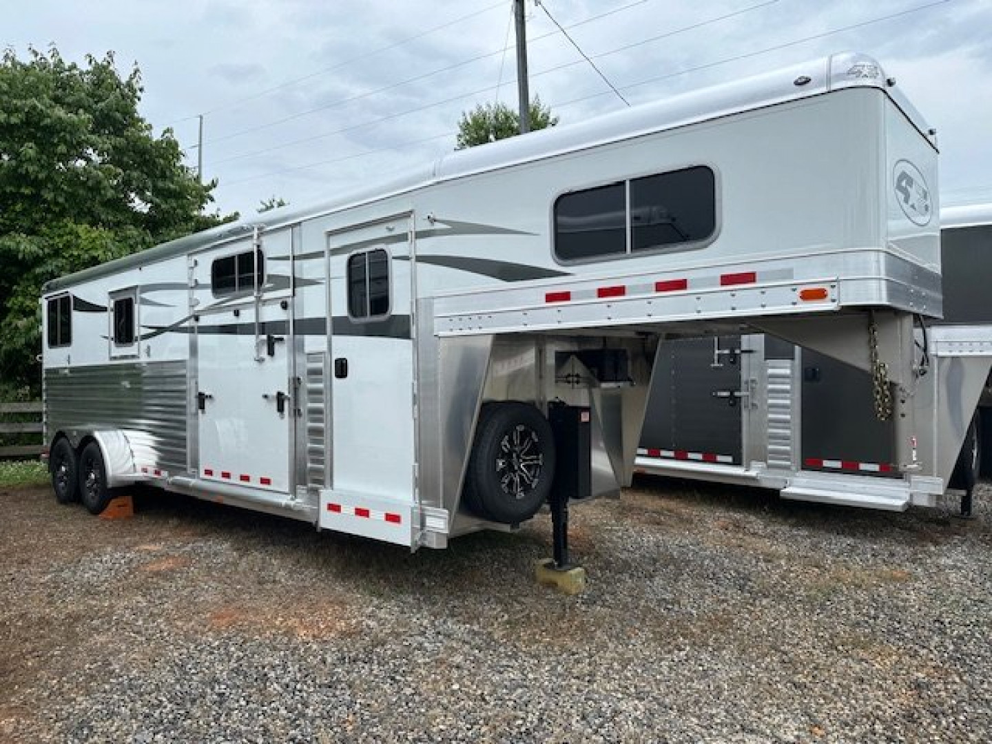 New 2025 4-STAR TRAILERS 2+1 Gooseneck Horse Trailer