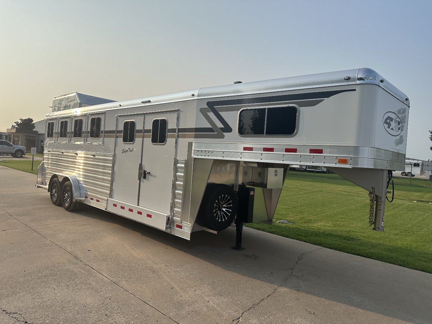 New 2026 4-STAR TRAILERS 4 Horse Slant Super Tack Gooseneck