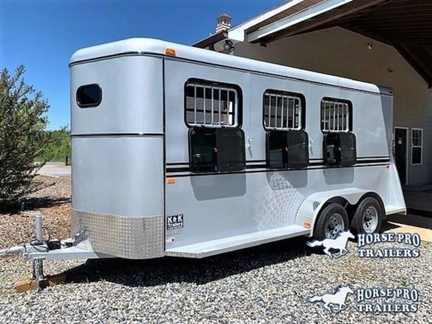 New 2024 BEE 3 Horse Slant Load BP Horse Trailer