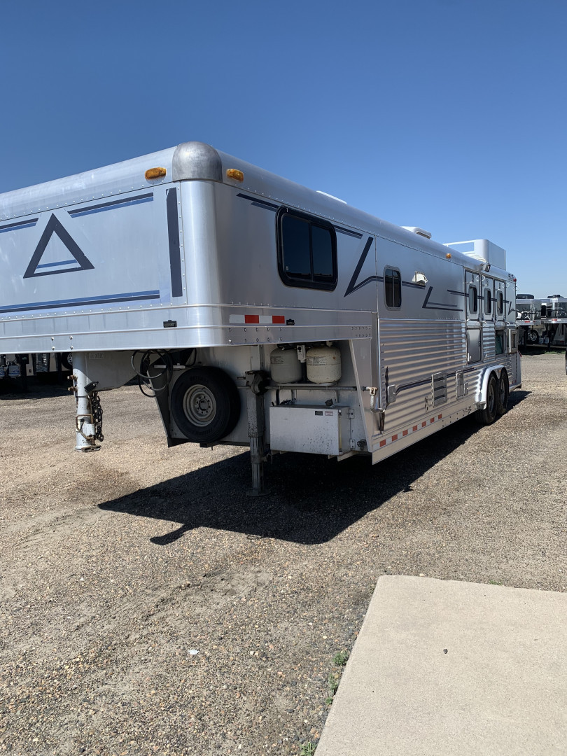 Used 2000 4-Star 10' LQ 3 Horse Trailer for sale in Fort Morgan, CO