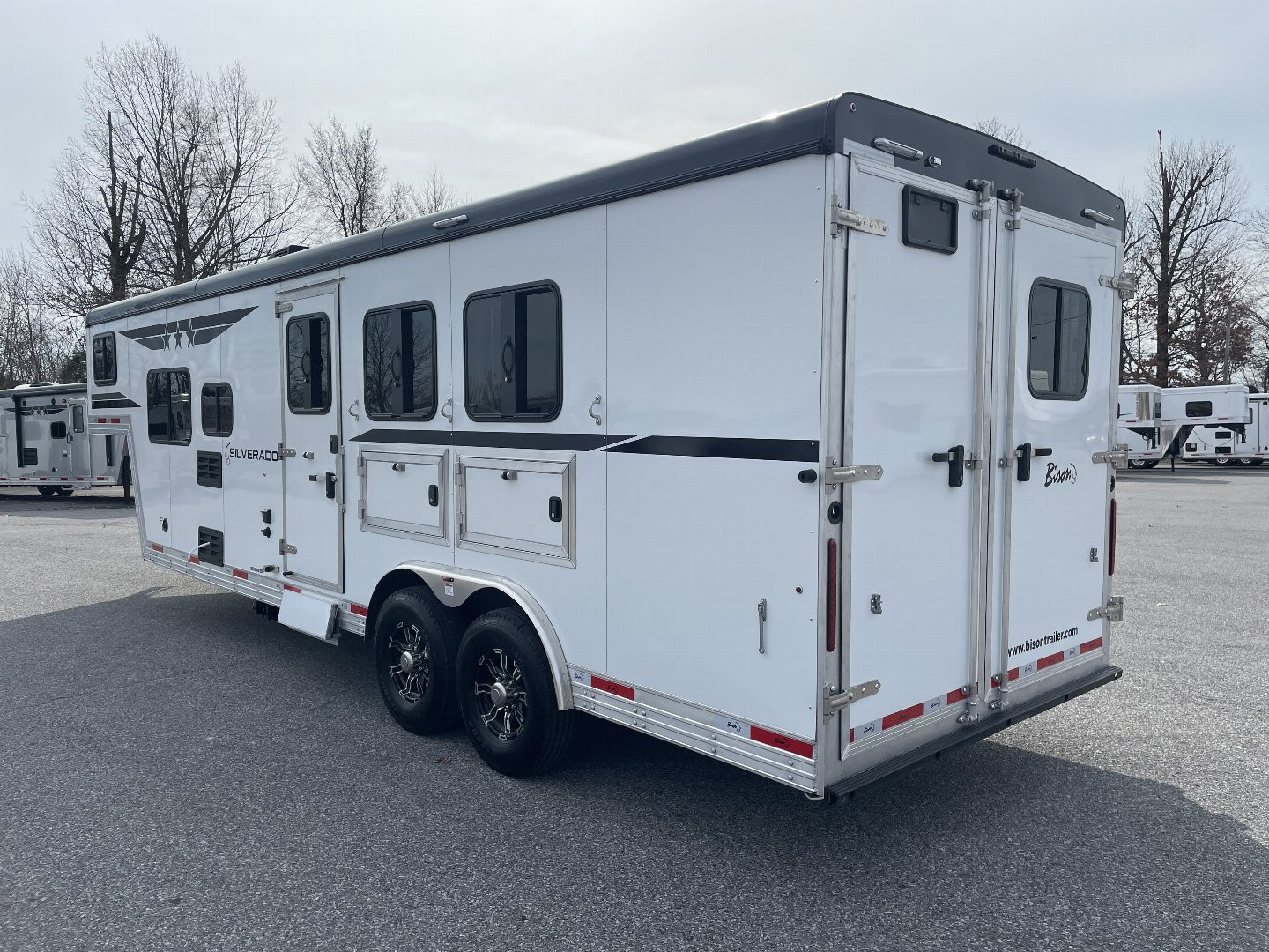 New 2025 Bison Trailers SV8309B Horse Trailer