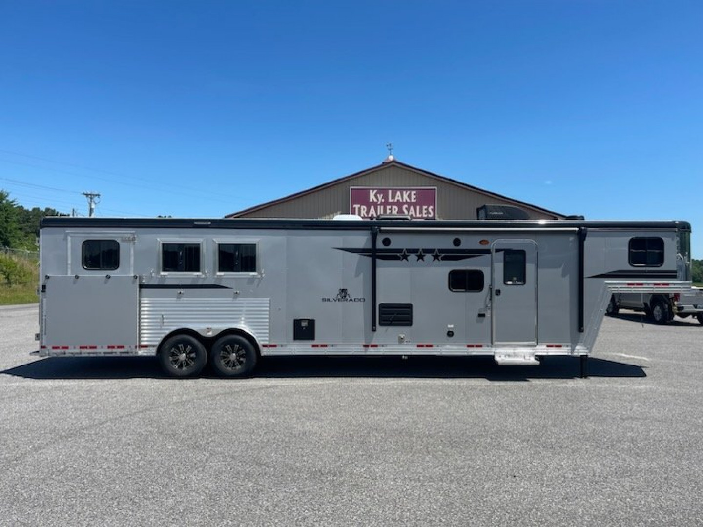 New 2025 Bison Trailers SV8313B.S.R. SLIDE-SIDE LD Horse Trailer
