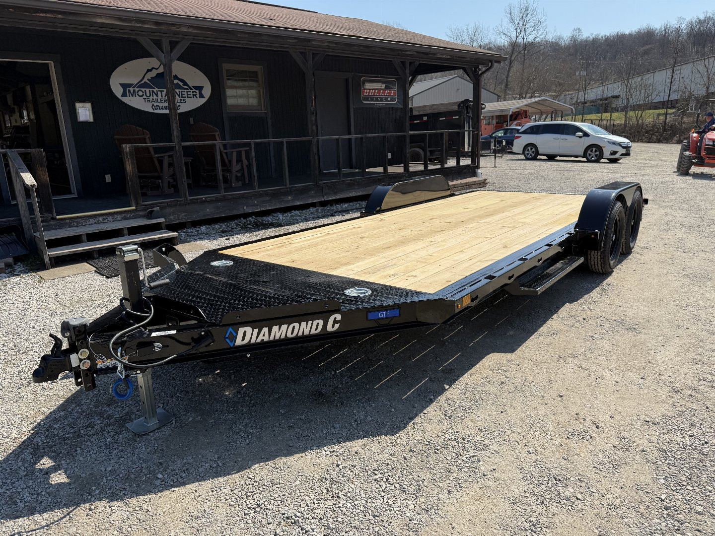 New 2025 Diamond C Trailers GTF 235 18X83 Car Hauler