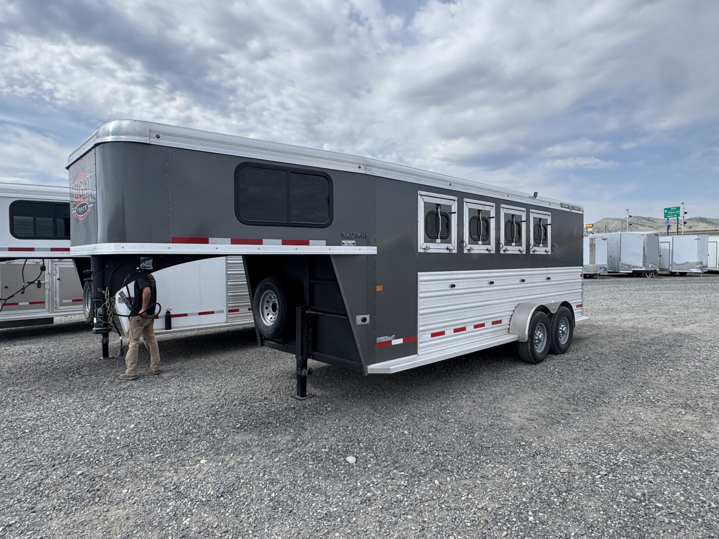 Used 2024 Logan Coach 4H GN BULLSEYE Horse Trailer