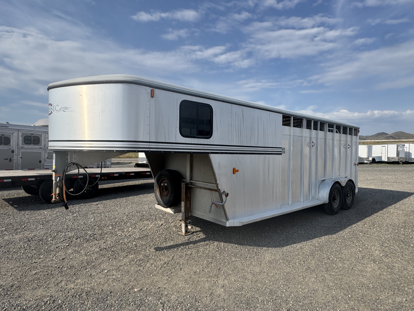 Used 2005 Classic 3H GN Horse Trailer