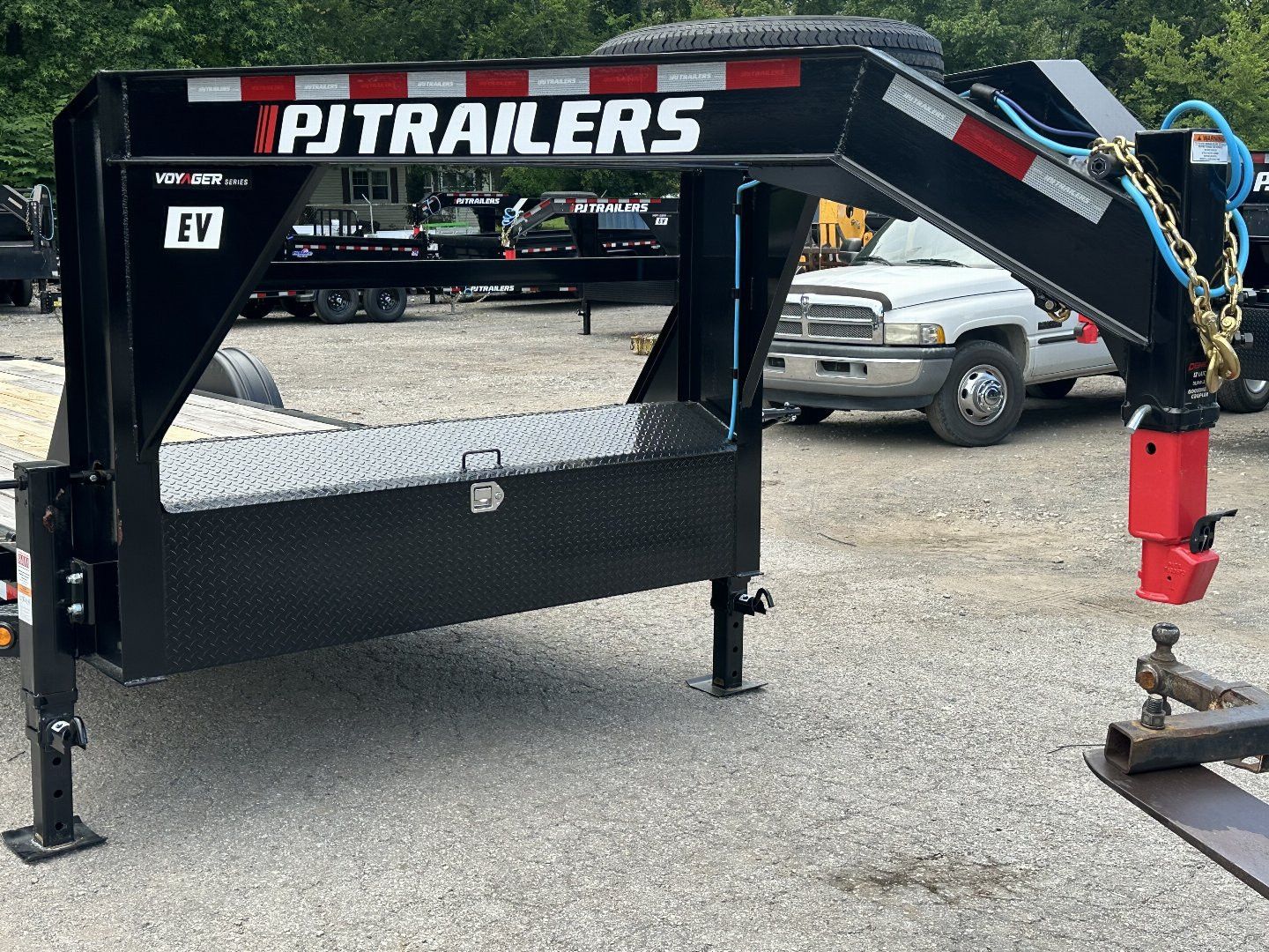 New 2025 PJ Trailers 83" x 24' Voyager Series (EV) GN Equipment Trailer