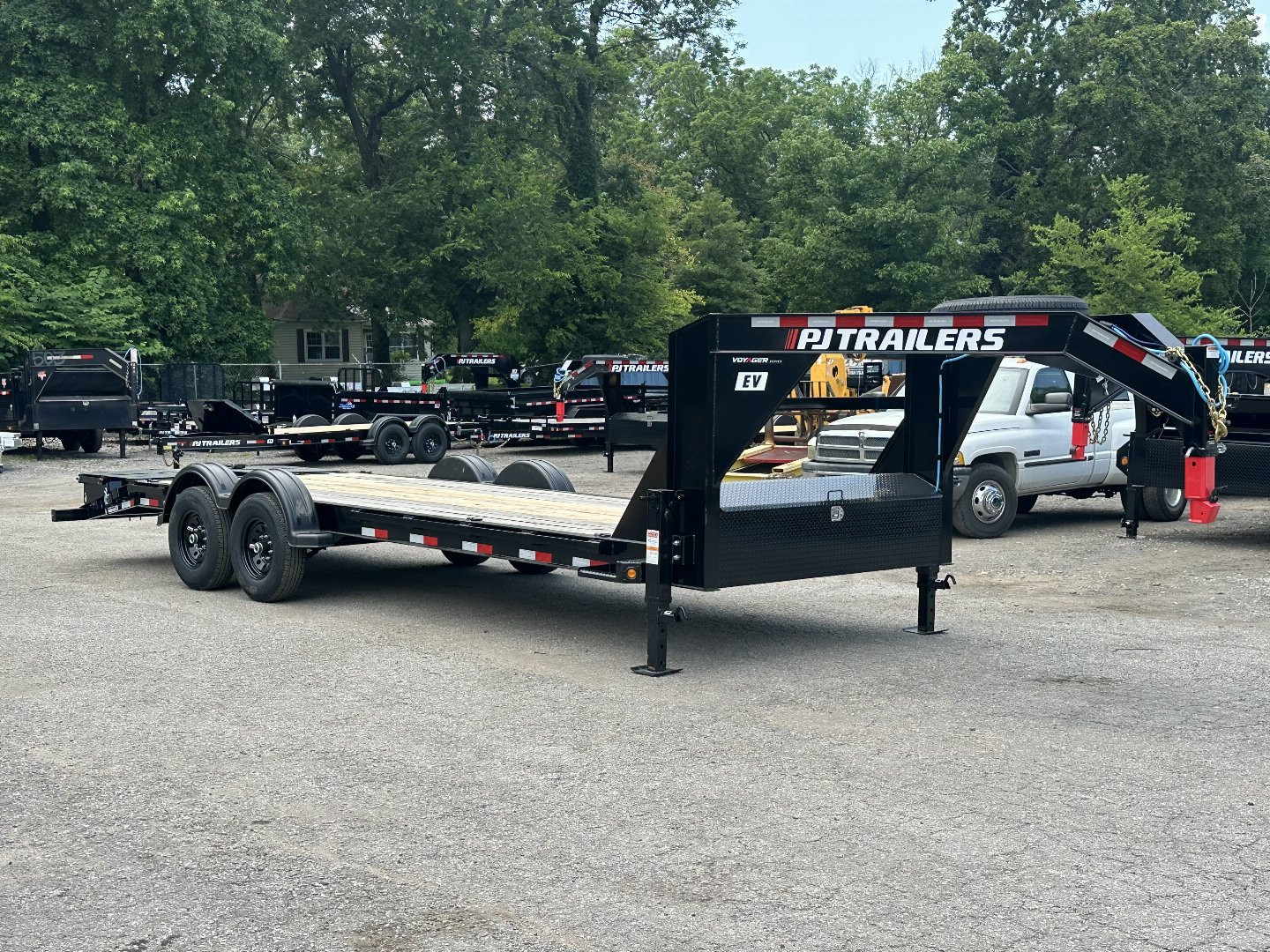 New 2025 PJ Trailers 83" x 24' Voyager Series (EV) GN Equipment Trailer