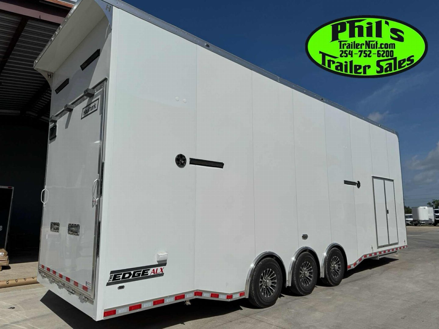 New Haulmark NEW 85X32 ALUMINUM STACKER WITH ESCAPE DOOR ENCLOSED RACE ...