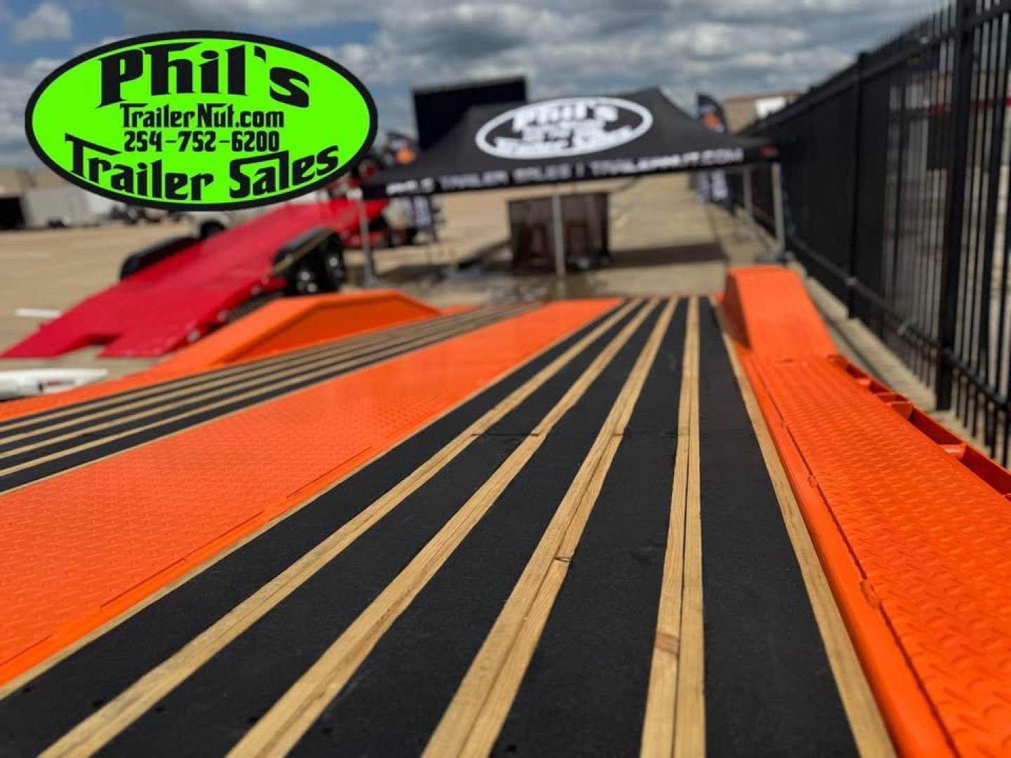 New 2025 102 X24 GOOSENECK DRIVE OVER FENDER OPEN OPEN CAR HAULER ...