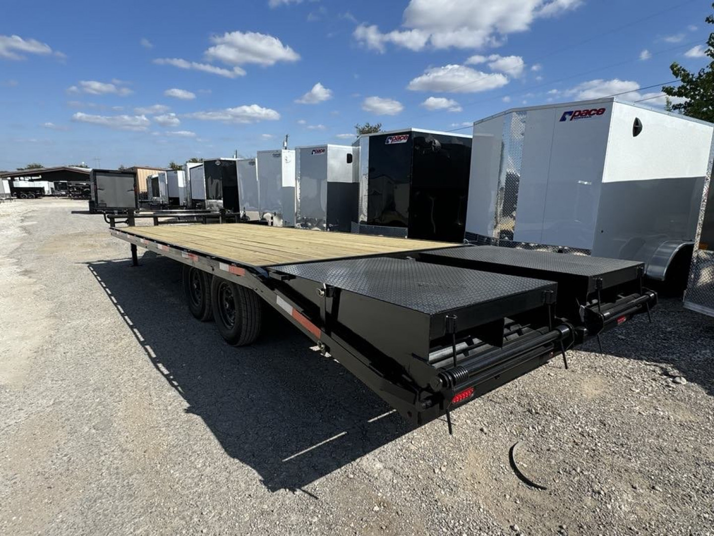 New 2025 STANLEY TRAILERS 25' MEGA RAMPS Deckover Trailer