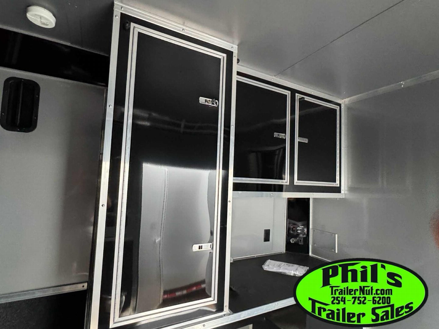 New CONTINENTAL CARGO 52' LIVING QUARTERS Car / Racing Trailer BATHROOM ...