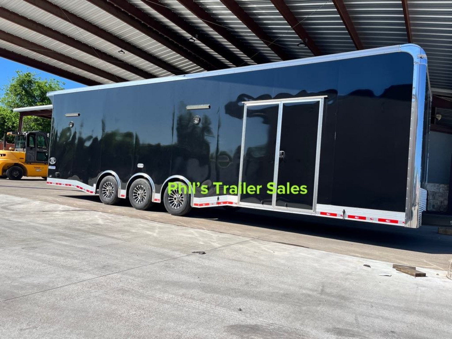 New LATE MODEL Continental Cargo 32' 1 ONLY ENCLOSED TRAILER RAMP OVERS ...