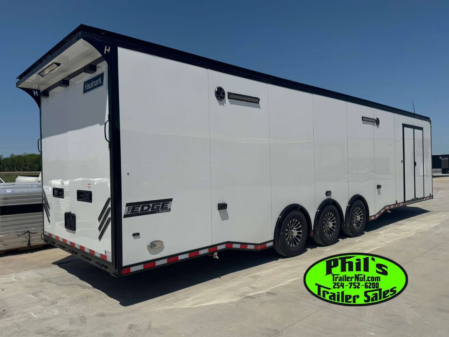 New Haulmark NEW 85X32 EDGE ENCLOSED CAR RACE TRAILER CAR HAULER CARGO ...