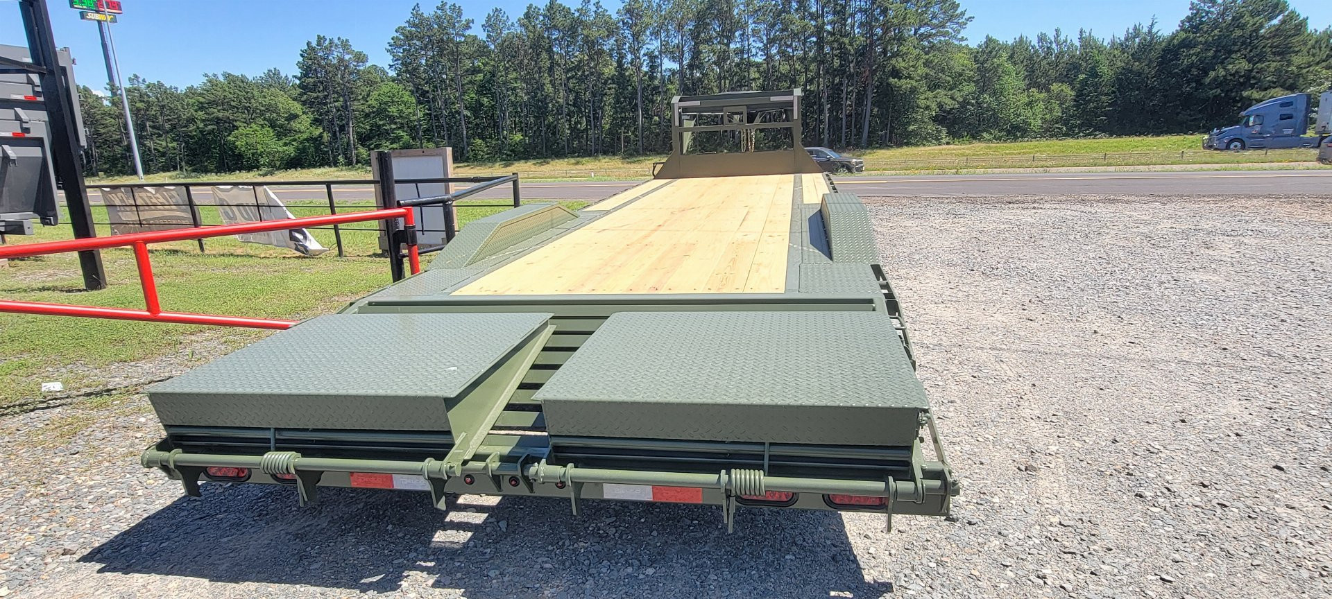 New 2025 Delco Trailers CO 20K 28' x 102" Gooseneck w/ Mega Ramps ...