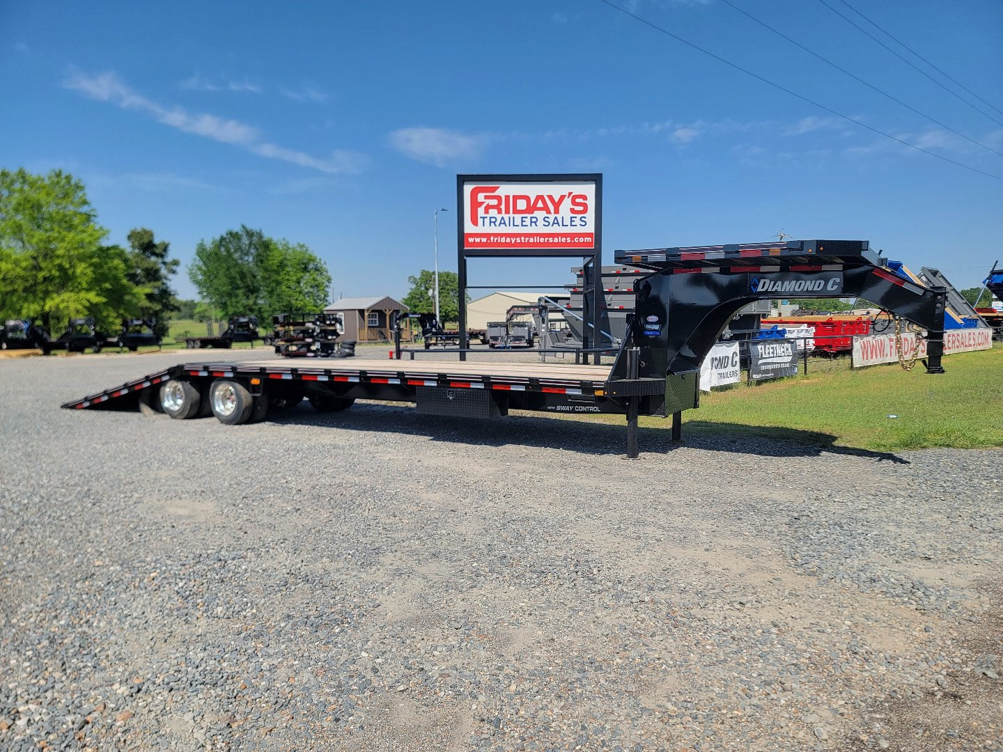 New 2025 Diamond C Trailers FMAX216 35' x 102" 40K Hydraulic Dovetail ...