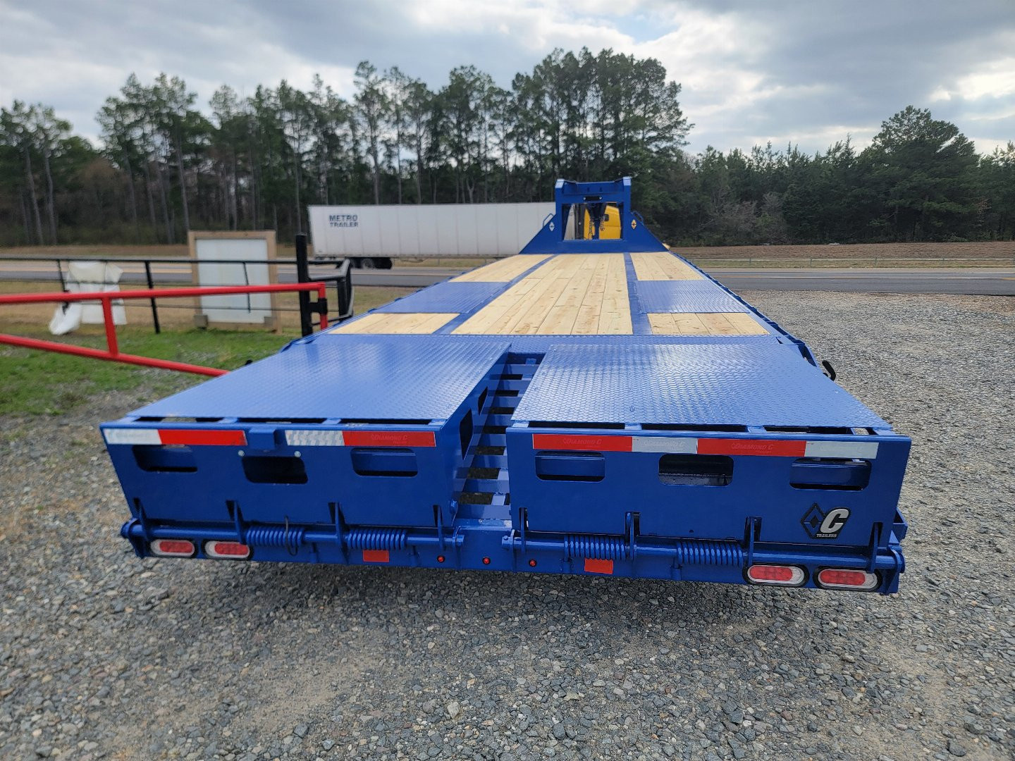 New 2025 Diamond C Trailers FMAX212 32' x 102 w/ MAX RAMPS Equipment ...