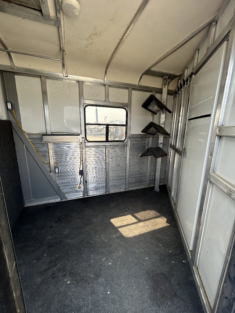 Used 2002 Gore Trailers 3 Horse Slant Load Horse Trailer