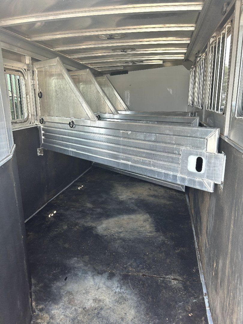 Used 2019 Featherlite Trailers 4 Horse Slant Load Horse Trailer