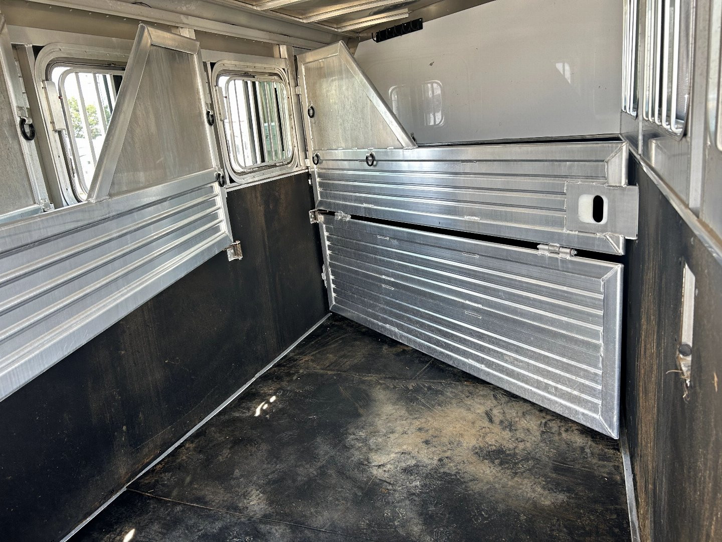 Used 2019 Featherlite Trailers 4 Horse Slant Load Horse Trailer