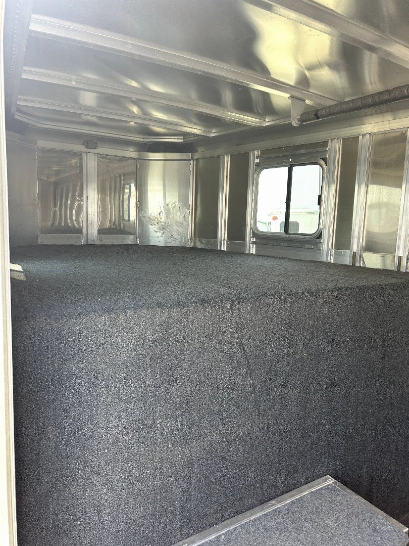 Used 2019 Featherlite Trailers 4 Horse Slant Load Horse Trailer