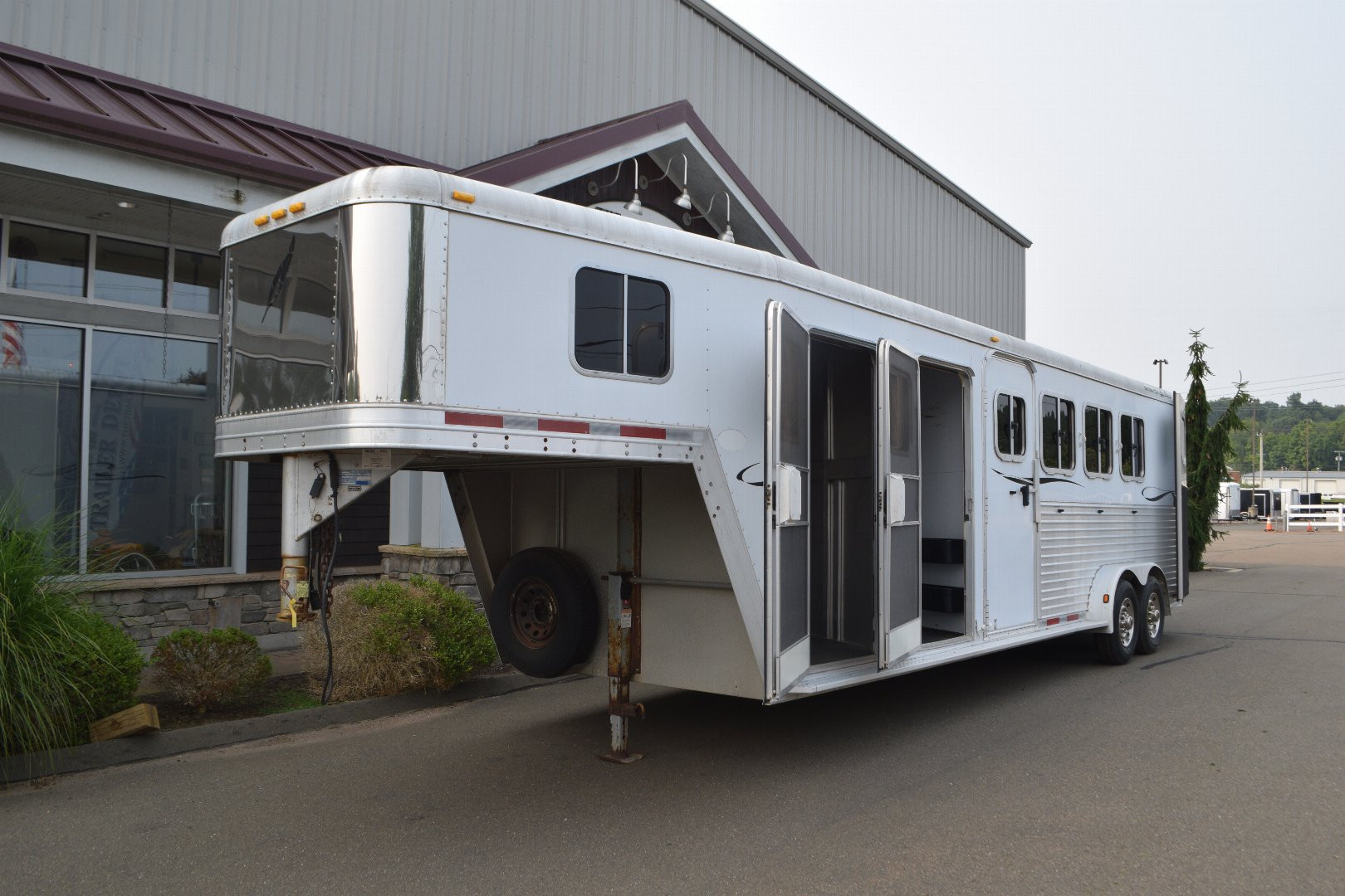 Used Featherlite 4-Horse Slant Load Gooseneck Trailer