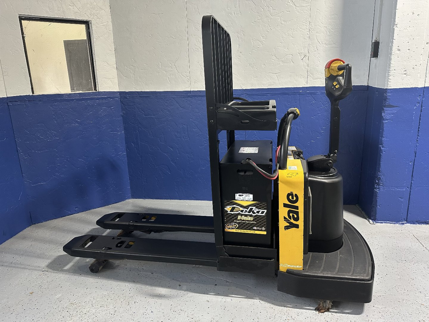 Used 2010 PALLET JACK YALE