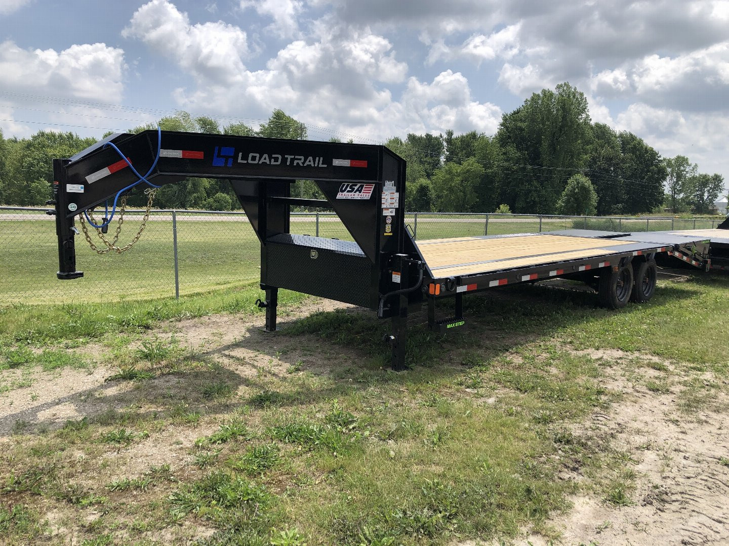 New 2025 Load Trail 25' 16K W/ MAX RAMPS Gooseneck Bodies