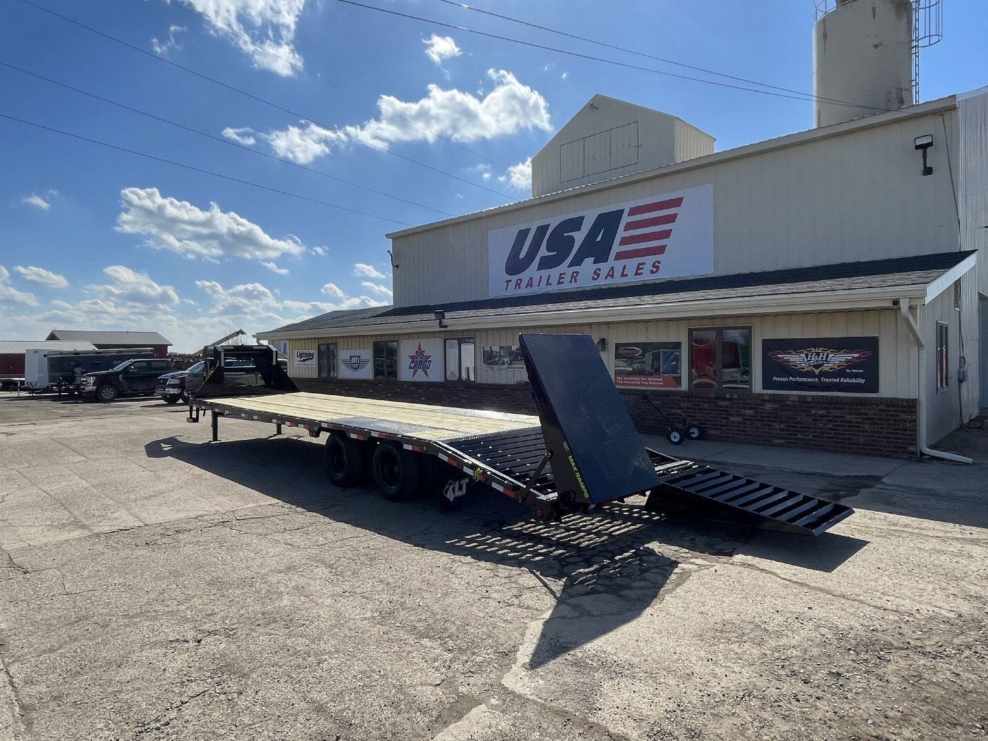 New 2025 Load Trail 102x32 26k w/Max Ramps Gooseneck Bodies