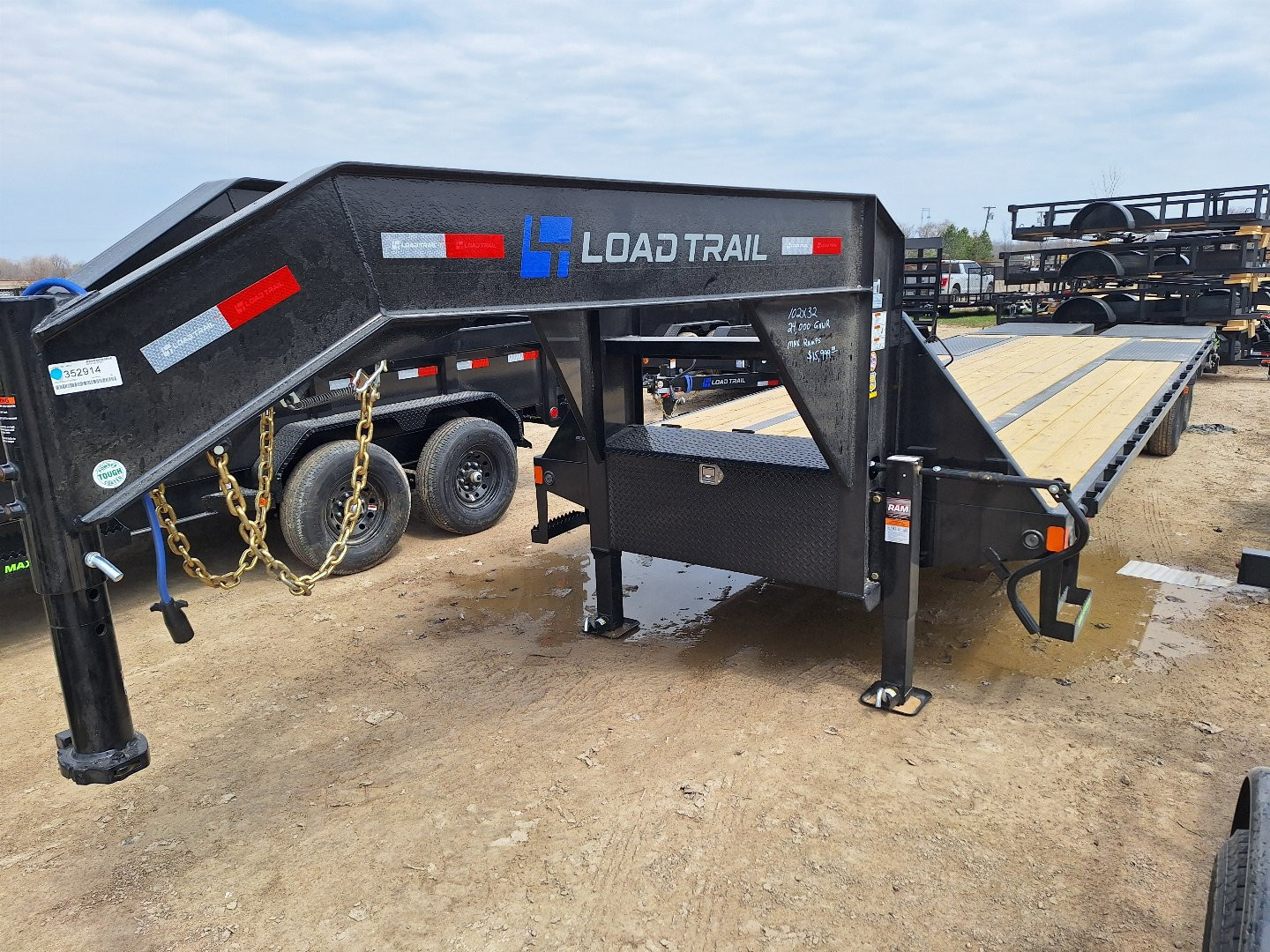 New 2025 Load Trail 102x32 DeckOver Gooseneck Trailer W/ Max Ramps for ...