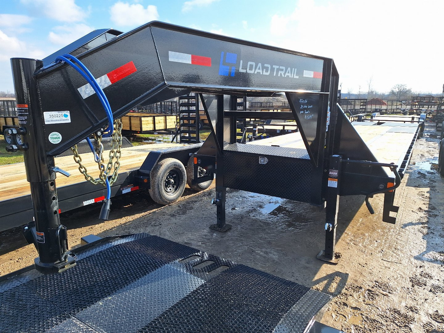 New 2025 Load Trail 102x32 Deck Over Gooseneck W/Max Ramps